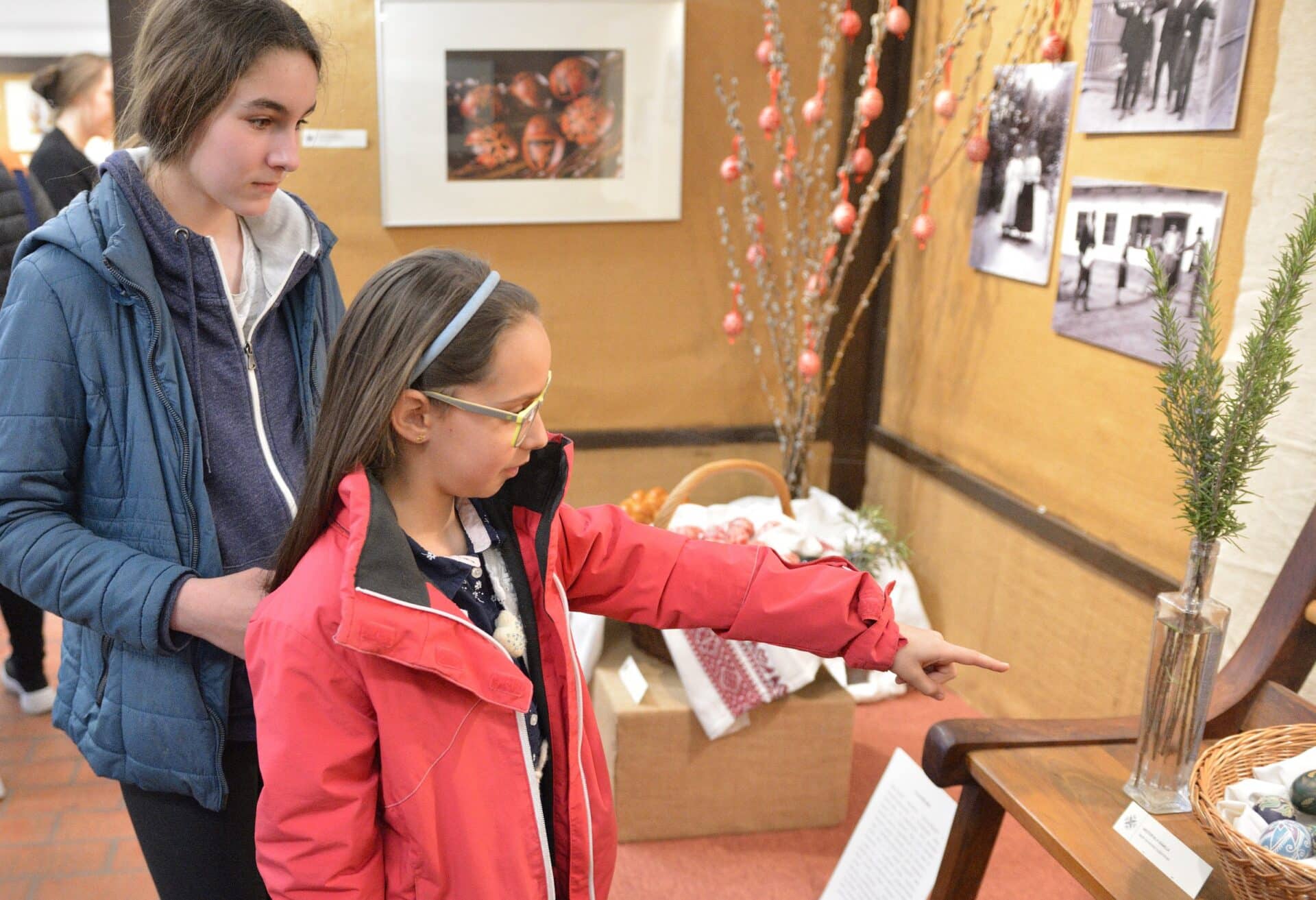 Húsvét üzenete az írott tojásokon: kiállítás a Népi Iparművészeti ...