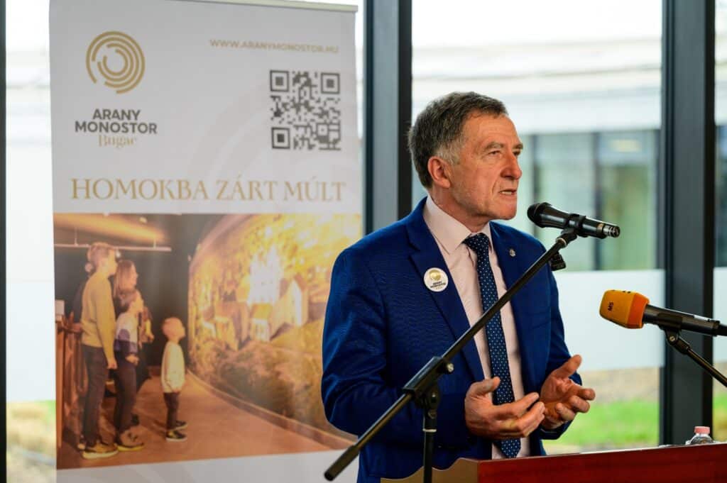 Átadták a bugaci Aranymonostor Látogatóközpontot