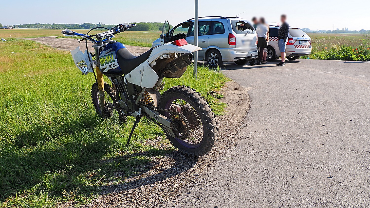 Egy crossmotoros gyerek sérült meg, amikor személyautónak ütközött ...